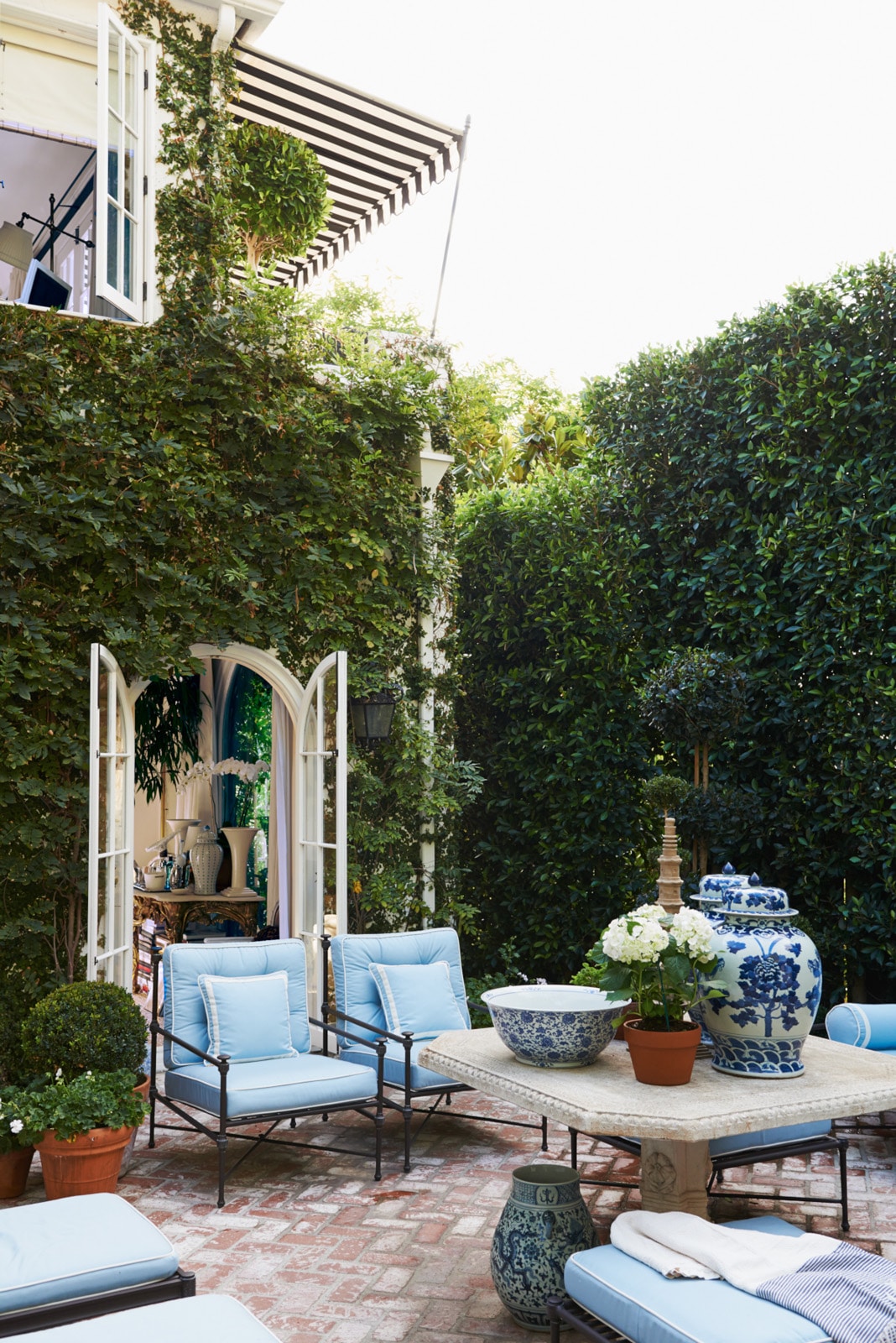 Tour a Gorgeous Garden in the Hollywood Hills & More - Design Chic