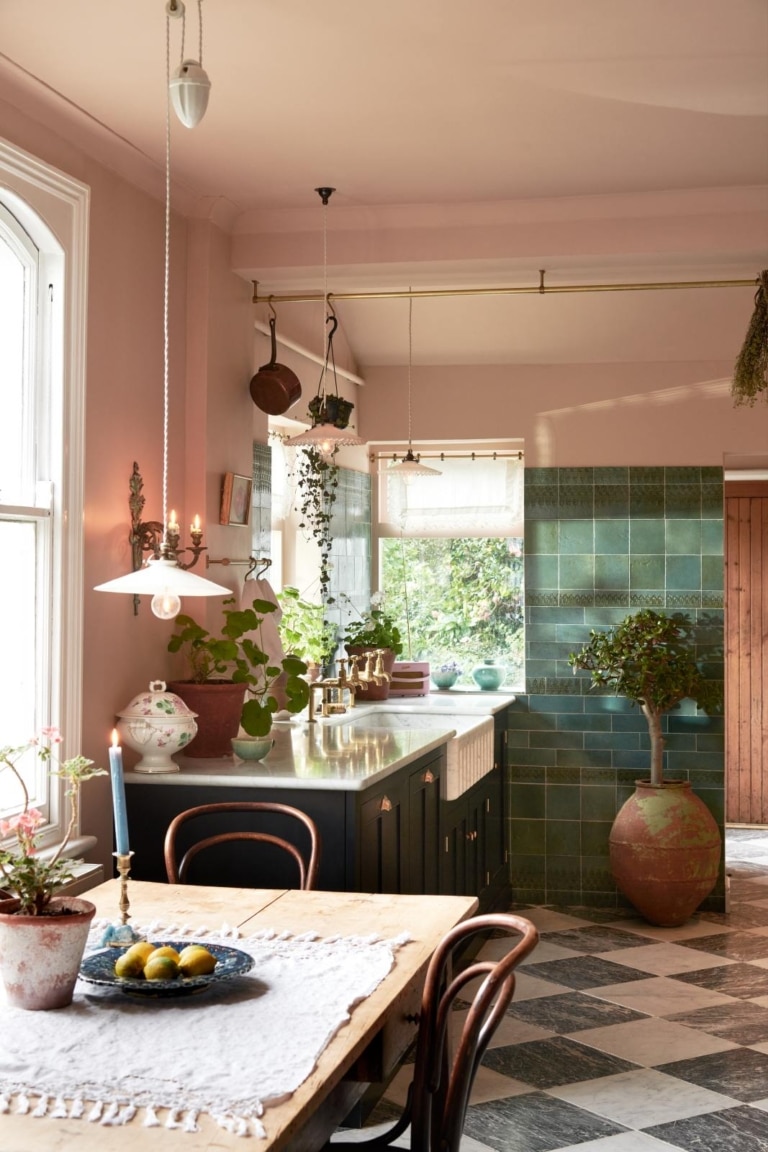 In Good Taste: Bespoke English deVOL Kitchens - Design Chic