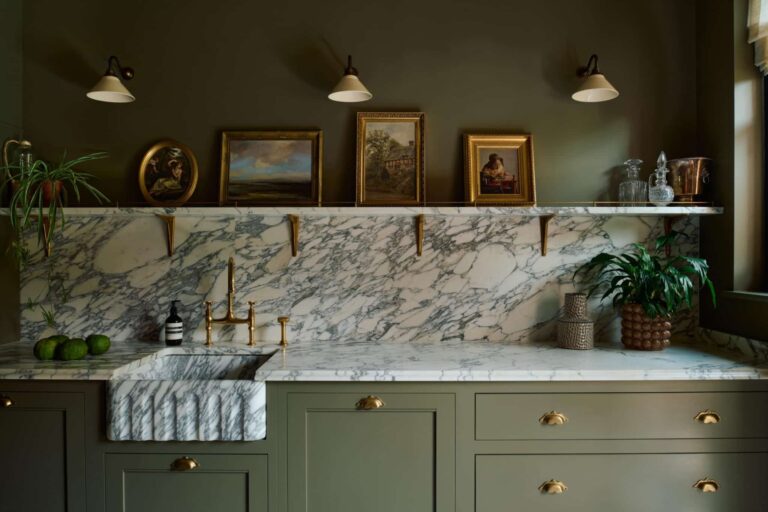 In Good Taste: Bespoke English deVOL Kitchens - Design Chic
