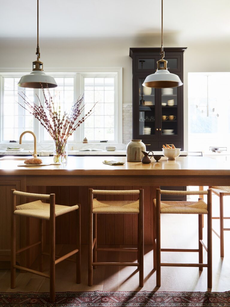 10 Stunning Kitchen Designs that are Warm and Inviting - Design Chic